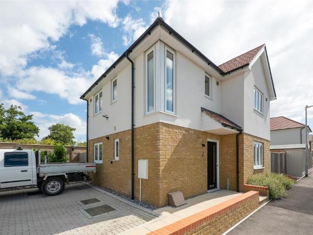 Lower Road, Teynham, Sittingbourne 3 bed detached house to rent £1,595 pcm £368 pw