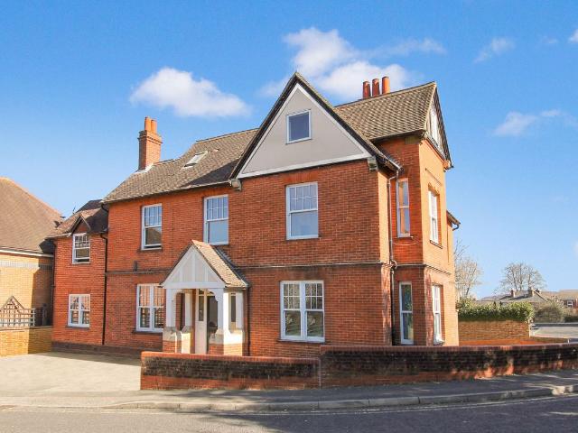 Lower South Street, Hart House Lower South Street GU7, 2 bed flat to rent, £1,700 pcm | PrimeLocation