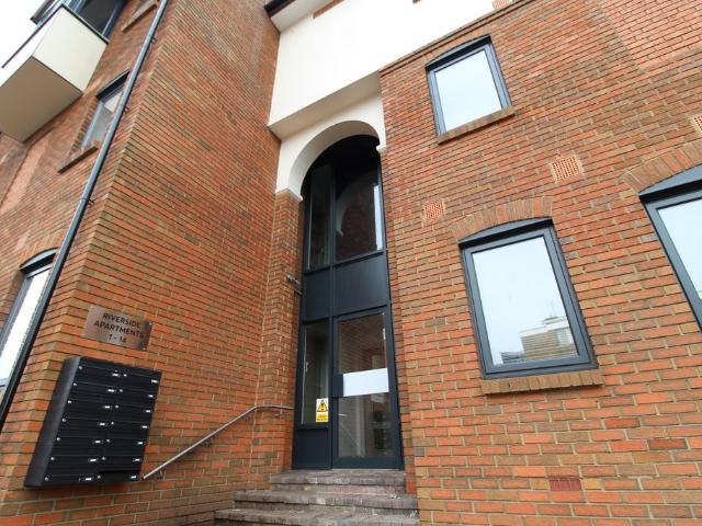 Lower Southend Road, Wickford SS11, 1 bed flat to rent, £1,100 pcm | PrimeLocation