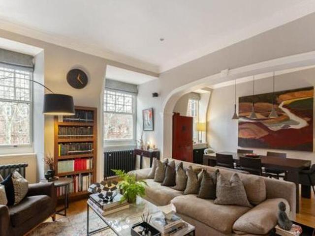 Lower Sloane Street, Chelsea, 2 Bedroom Flat