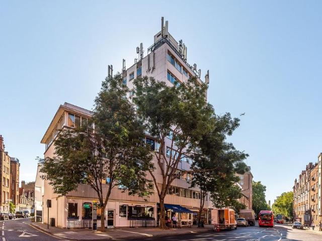 Lower Sloane Street, Chelsea, London. 1 bed flat to rent £3,850 pcm £888 pw