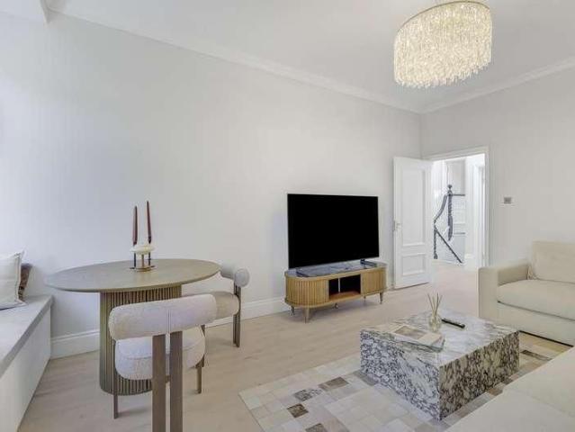 Lower Sloane Street, Chelsea, SW1W