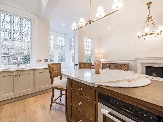 Lower Sloane Street, Chelsea, SW1W, London