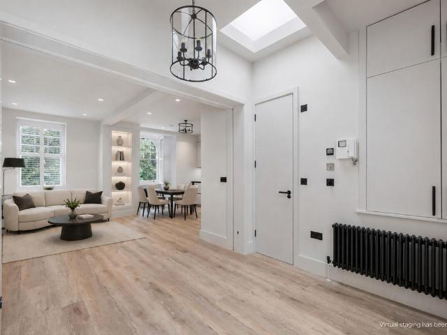 Lower Sloane Street, Sloane Square, SW1W 3 bed apartment to rent £7,150 pcm £1,650 pw
