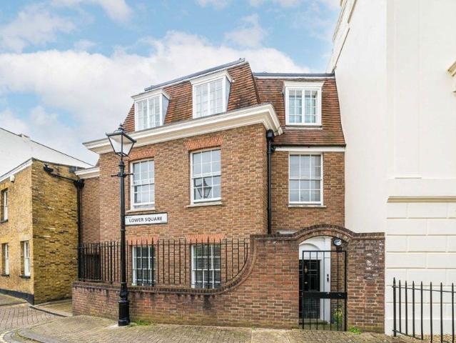 Lower Square Old Isleworth, TW7