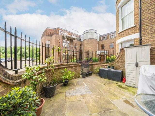 Lower Square, TW7, London