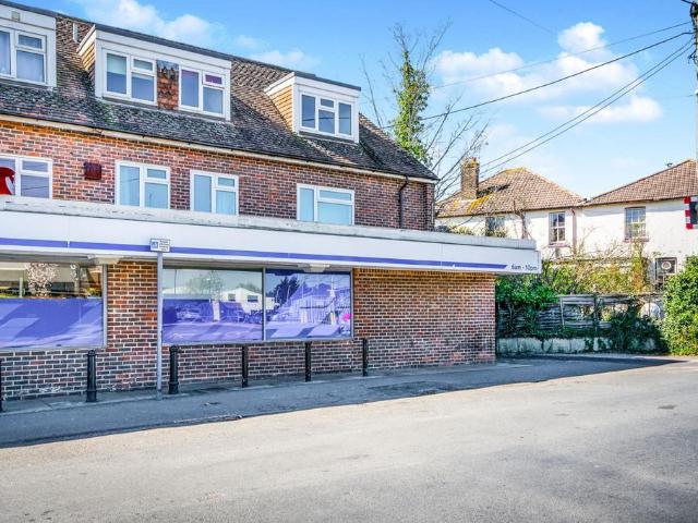 Lower Station Road, Billingshurst. 2 bed flat to rent £1,050 pcm £242 pw