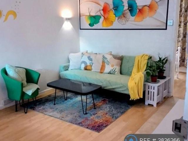 Lower Strand, London, NW9 1 bed flat to rent £1,265 pcm £292 pw