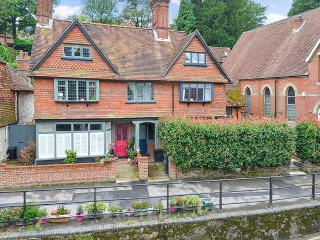 Lower Street, Haslemere, GU27 3 bed maisonette to rent £1,450 pcm £335 pw