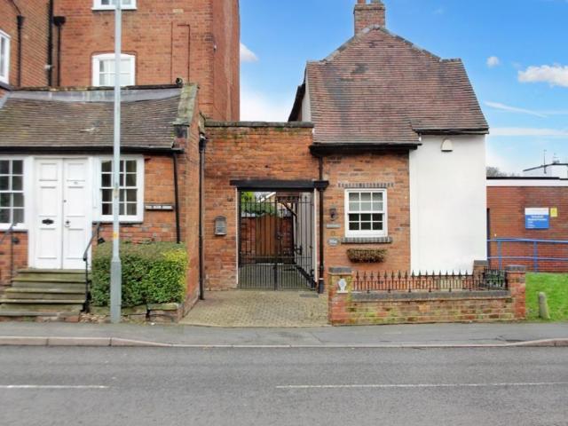 Lower Street, Tettenhall, Wolverhampton 2 bed cottage to rent £1,095 pcm £253 pw