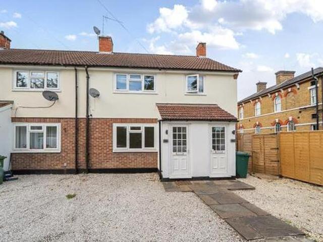 Lower Sunbury, Surrey, 2 Bedroom Maisonette