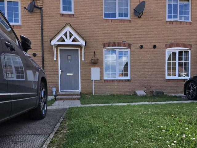 Lowick Close, Burton Latimer, Kettering 3 bed terraced house to rent £1,195 pcm £276 pw