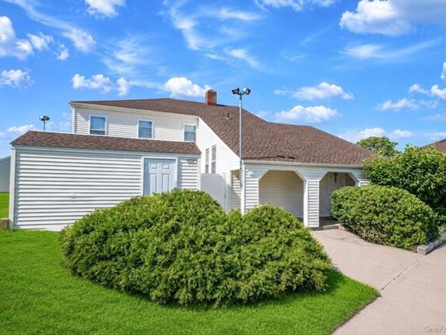 Lowndes Ave Apt D, Huntington Station, Property For Sale