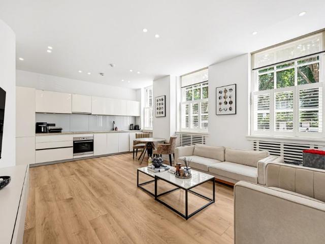 Lowndes Square, Belgravia, London, SW1X 2 bed flat to rent £5,650 pcm £1,304 pw
