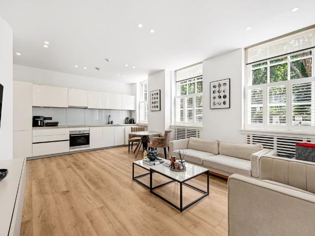 Lowndes Square, Belgravia SW1X, 2 bed flat to rent, £5,650 pcm | PrimeLocation