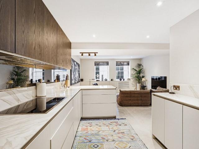 Lowndes Square, Knightsbridge SW1X, 1 bed terraced house to rent, £4,000 pcm | PrimeLocation