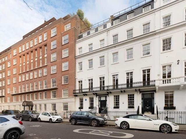 Lowndes Square, London SW1X, 2 bed flat to rent, £7,367 pcm | PrimeLocation