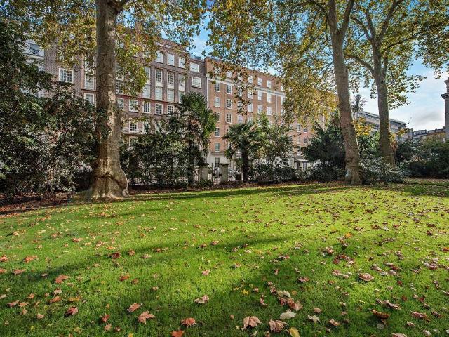 Lowndes Square, London SW1X, 3 bed flat to rent, £15,167 pcm | PrimeLocation
