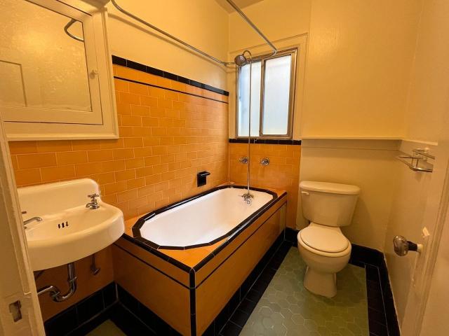 Lownsdale Apartments 1 Bedroom Apartment for Rent at 834 Sw 15th Ave, Portland, OR 97205 Goose Hollow