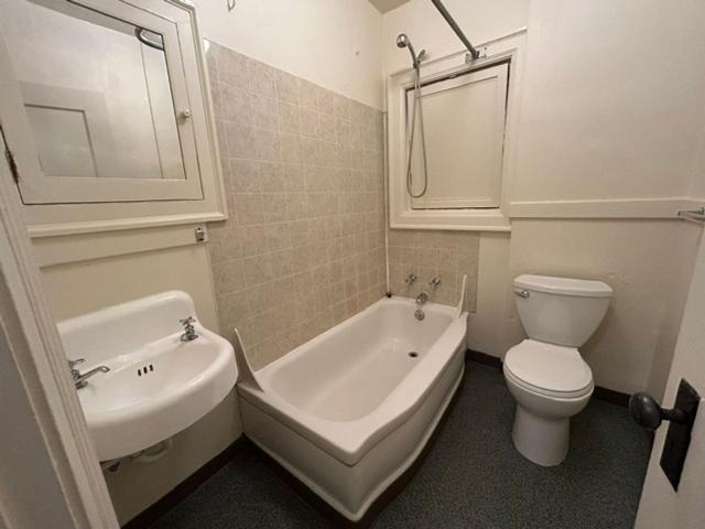 Lownsdale Apartments Studio Apartment for Rent at 834 Sw 15th Ave, Portland, OR 97205 Goose Hollow