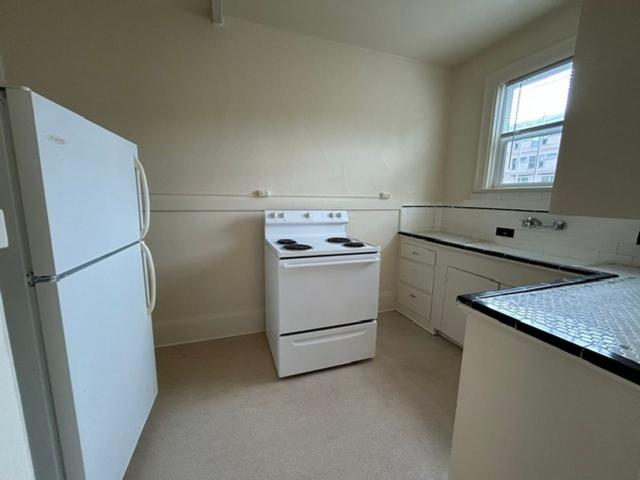 Lownsdale Apartments Studio Apartment for Rent at 834 Sw 15th Ave, Portland, OR 97205 Goose Hollow