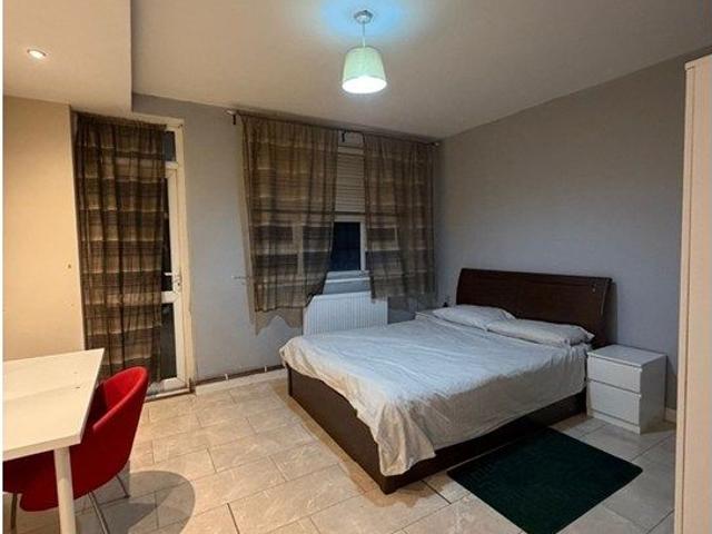 Lowood St, London E1, Room to rent, £895 pcm | PrimeLocation