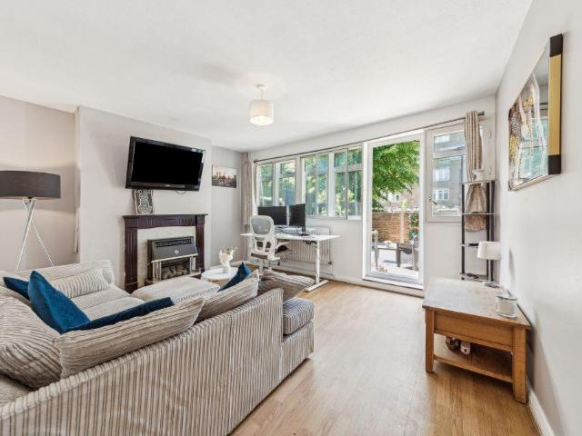 Lowood Street, London E1 2 bed maisonette to rent £2,200 pcm £508 pw