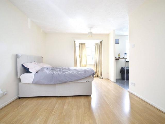Lowry Court, London, 5 Stubbs Drive, SE16 3ED