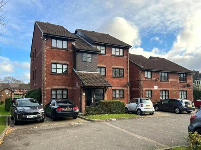 Lowry Crescent, Mitcham, 2 Bedroom Flat