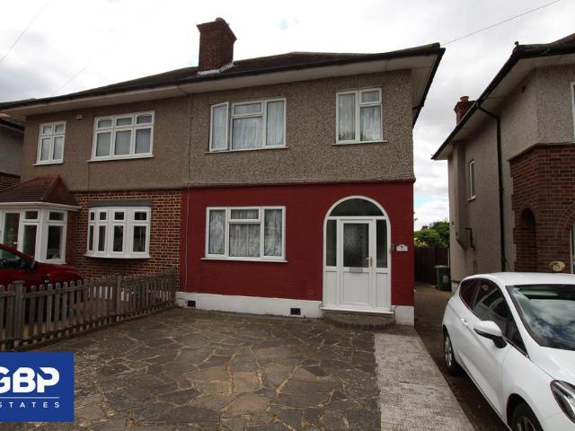 Lowshoe Lane, Romford, RM5 3 bed semi detached house to rent £1,950 pcm £450 pw