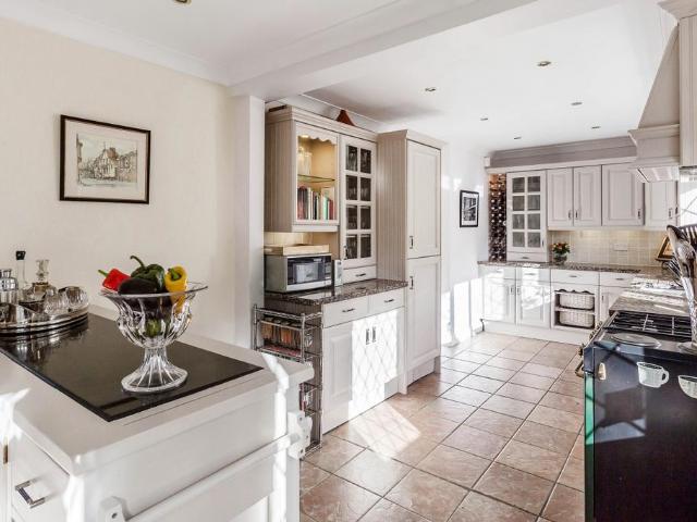 Loxford Road Caterham CR3 5 bed detached house to rent £3,500 pcm £808 pw