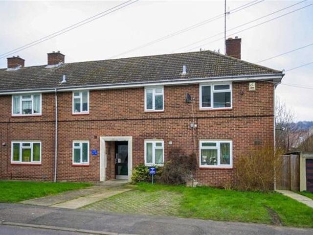 Loxley Road, Berkhamsted 1 bed flat to rent £1,000 pcm £231 pw