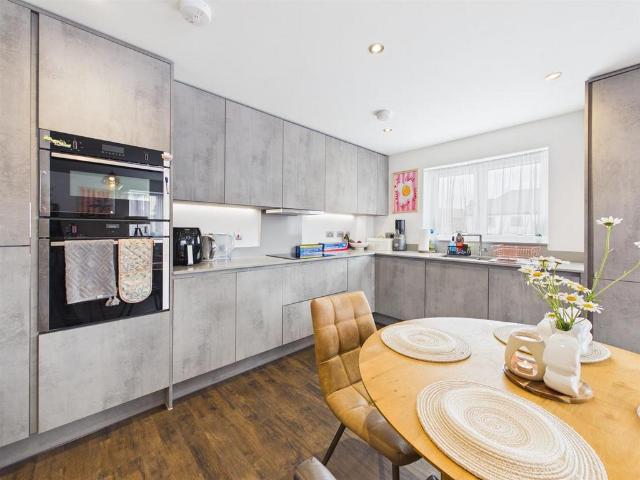 Loxley Road, Stratford Upon Avon 1 bed duplex to rent £1,150 pcm £265 pw