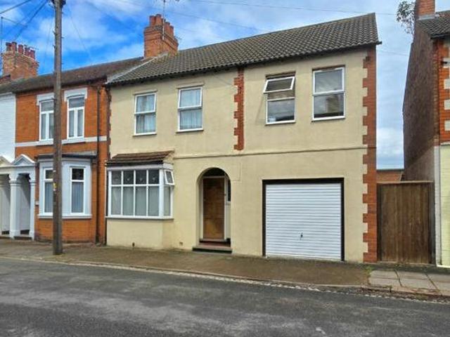 Loyd Road, Abington, 4 Bedroom End