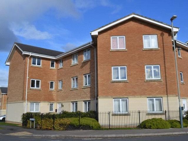 Lloyd Close, Cheltenham GL51, 2 bed flat to rent, £925 pcm | PrimeLocation