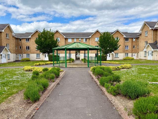 Lloyd Close, Cheltenham GL51, 2 bed penthouse to rent, £1,000 pcm | PrimeLocation