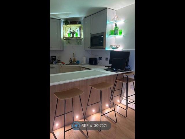 Lloyd George Avenue, Cardiff CF10, 1 bed flat to rent, £2,250 pcm | PrimeLocation