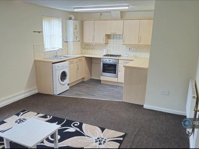 Lloyd Road, Manchester, M19 2 bed flat to rent £1,150 pcm £265 pw