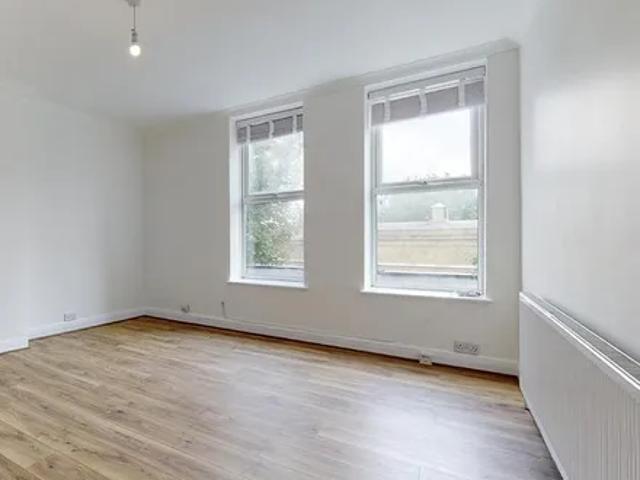 Lloyds Bank, 19 20 Upper Street, London, N1 0PJ, United Kingdom | 2 bed apartment for rent #168182547 | Rentberry