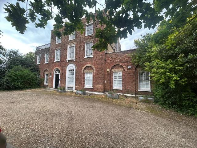 Lloyds Place 3 bed flat to rent £2,995 pcm £691 pw