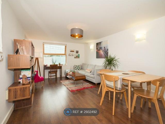 Lloyds Row, London EC1R, 1 bed flat to rent, £2,800 pcm | PrimeLocation