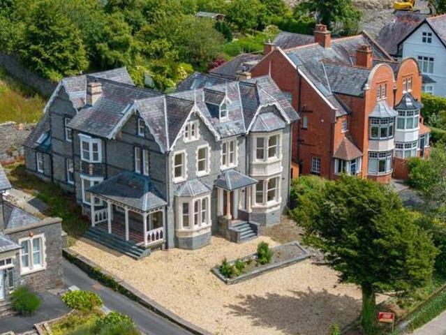 Llanbadarn Road, Llanbadarn Fawr, 5 Bedroom Detached