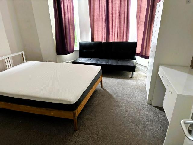 Llanbleddian Gardens, Cardiff CF24, Room to rent, £575 pcm | PrimeLocation