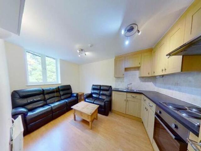 Llanbleddian Gardens, Cathays, 4 Bedroom Flat