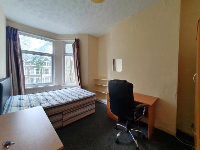 Llanbleddian Gardens F2, Cathays. 4 bed flat to rent £2,000 pcm £462 pw