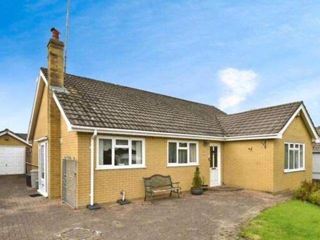 Llangennech, Ger y nant, Llanelli, 2 Bedroom Bungalow
