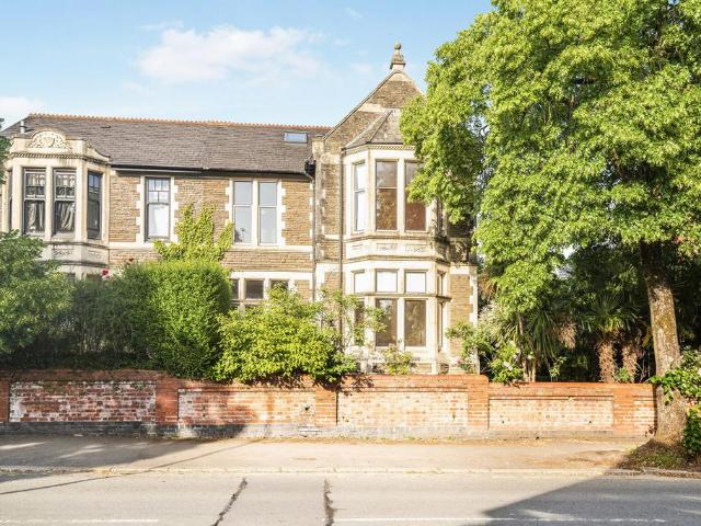 Llandennis Road, Cardiff, CF23 4 bed semi detached house to rent £2,750 pcm £635 pw