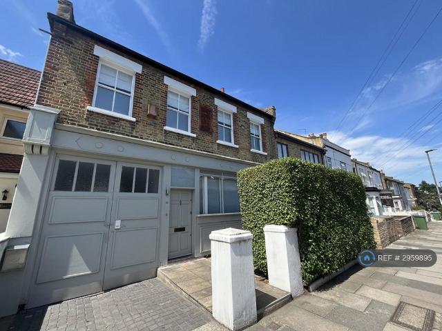 Llanover Road, London, SE18 3 bed terraced house to rent £2,350 pcm £542 pw