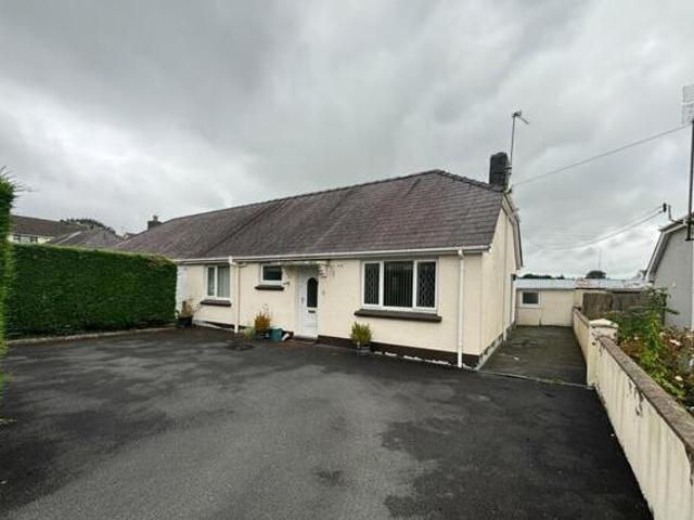 Llanllwni, Pencader, 4 Bedroom Semi detached