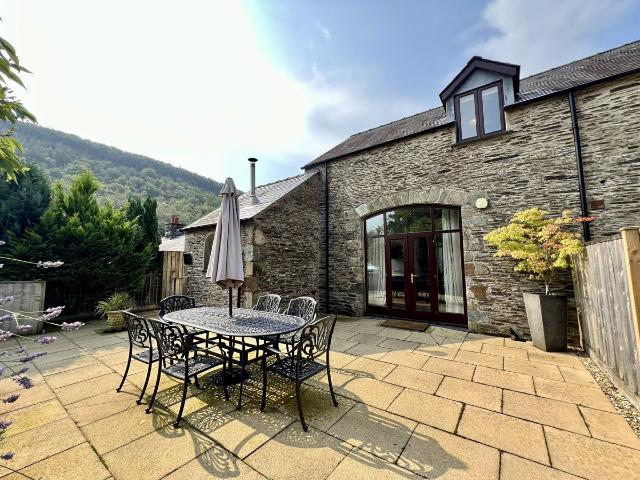 Llanllawddog, Carmarthen, Carmarthenshire SA32, 2 bed barn conversion to rent, £985 pcm | PrimeLocation